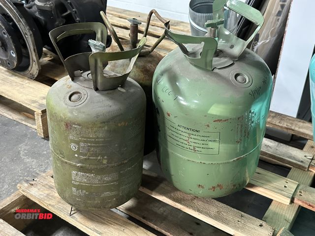 Orbitbid.com - Lot 1-14878 - Lot of (3) full Freon tanks, contents unknown.