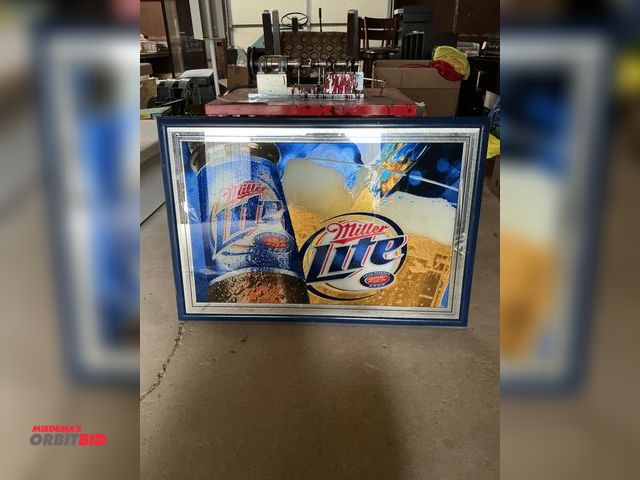 Orbitbid.com - Lot 1-18219 - Miller Lite Mirror