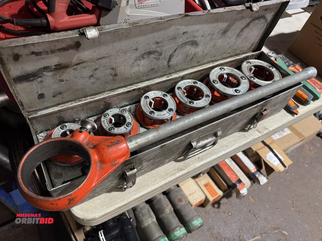 Orbitbid.com - Lot 1-4193 - (1) heavy duty Ridgid hand threading set ...