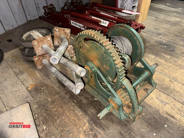 Orbitbid.com - Lot 1-4552 - (1) manual winch with wire cable and hook ...