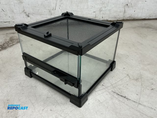 Repocast.com - Lot 2-26367 - Black glass reptile terrarium w/ front ...