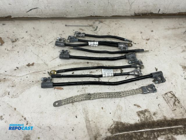 Repocast.com - Lot 2-26805 - (9) asst. Heavy Deity Battery Cables - 1ga