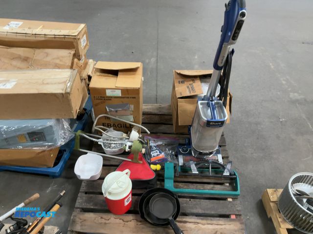 Repocast.com - Lot 2-32210 - Skid of miscellaneous items, including a ...