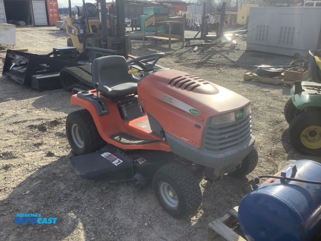 Repocast.com - Lot 2-15939 - John Deere Scotts 1642H Riding Lawn Mower