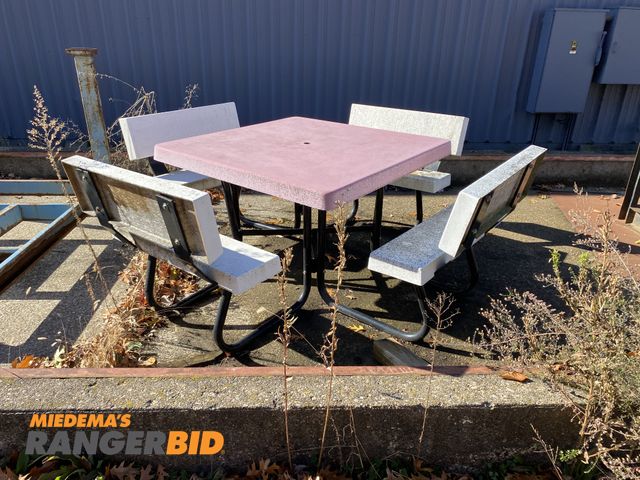 RangerBid.com - Lot 30-52 - Square Fiberglass Portable Picnic Table ...