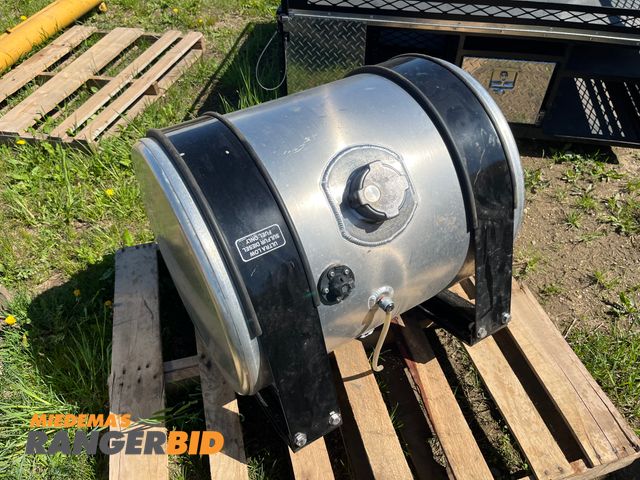 RangerBid.com - Lot 30-2217 - DTNA 50 Gallon Aluminum Fuel tanks with ...