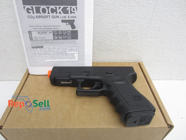 Reposell.com - Lot 31-1318 - Glock 19 Co2 6mm Cal Airsoft Gun