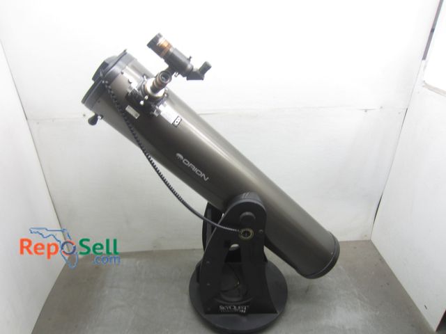 Reposell.com - Lot 31-9326 - Large Orion Telescope SkyQuest XT8 - Power On