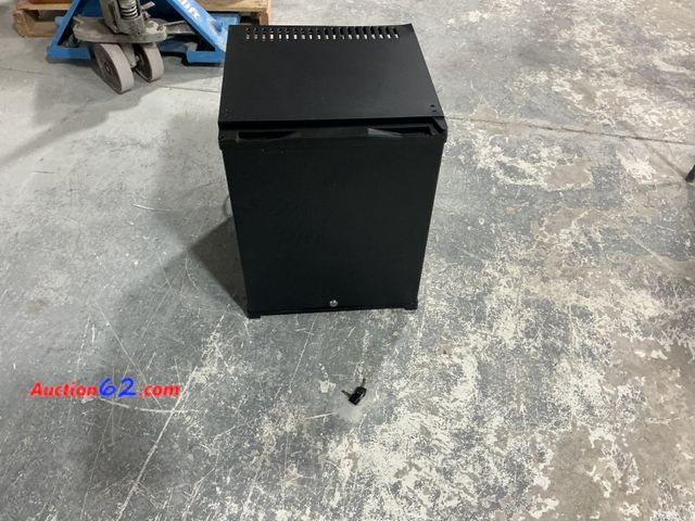 Auction62.com - Lot 44-1118w - Lot of (1) Vehicle Plug in Refrigerator ...