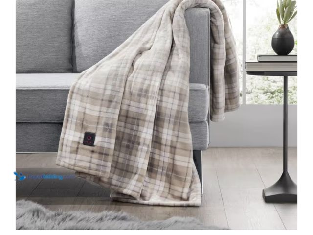 LiquidBidding - Lot 49-1810551 - HEATED BLANKET/THROW Brookstone Heated ...