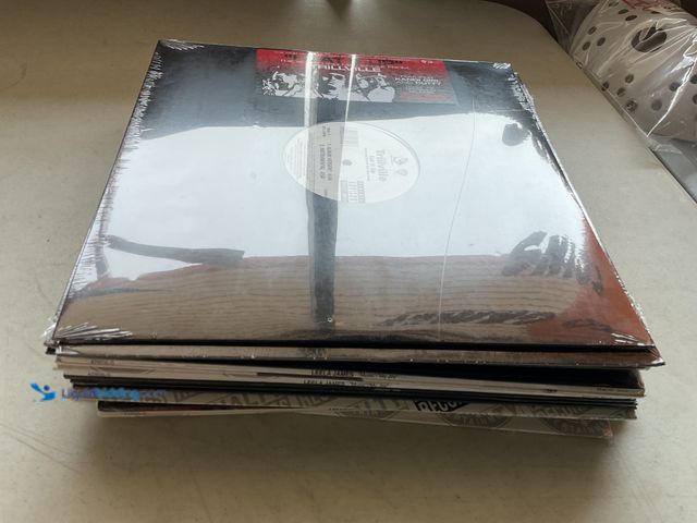 LiquidBidding - Lot 49-1801478 - 20 FACTORY SEALED VINYL RECORDS/VARIOUS