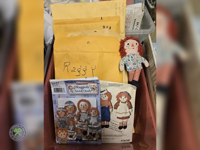 Ridofstuff.com - Lot 53-10032 - Lot of Vintage Raggedy Ann & Andy ...