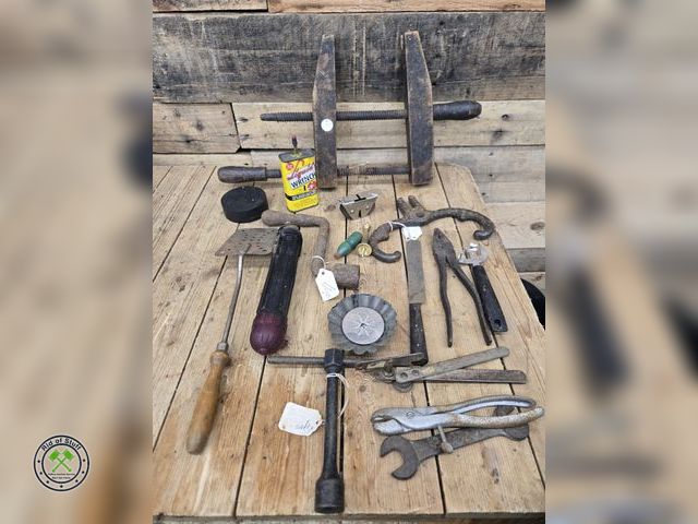 Ridofstuff.com - Lot 53-1014 - Lot of Misc Vintage Hand Tools - Wooden ...
