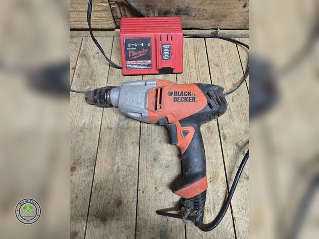 Ridofstuff.com - Lot 53-3017 - Milwaukee Battery Charger and Electric ...