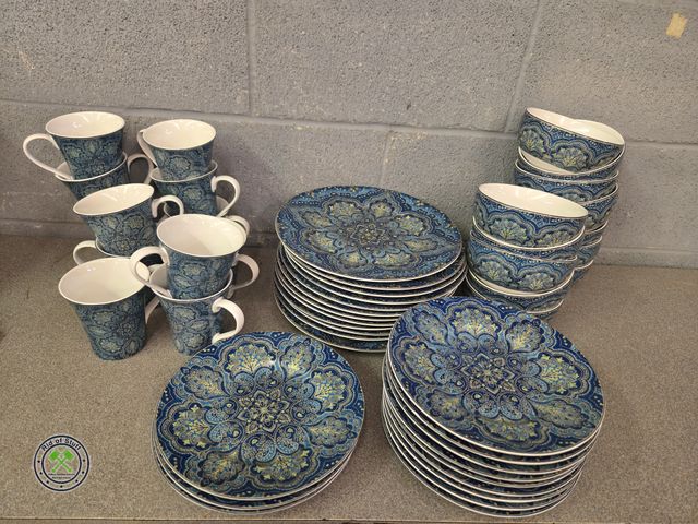 Lot 53 10023 Service For 12 48 Pieces Of 222 Fifth Dinner Ware Set B7f