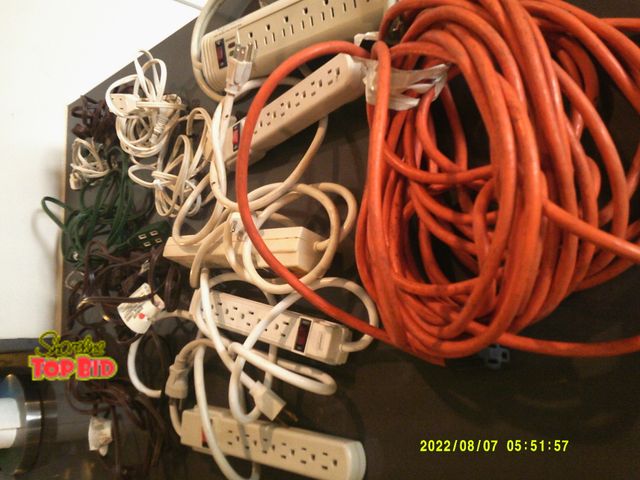 Shoreline Top Bid - Lot 59-86064 - A very large lot of good extension cords, power strips, etc