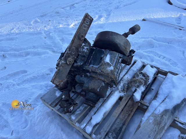 Xyz Auction Service - Lot 83-1011 - Military Transfer Case