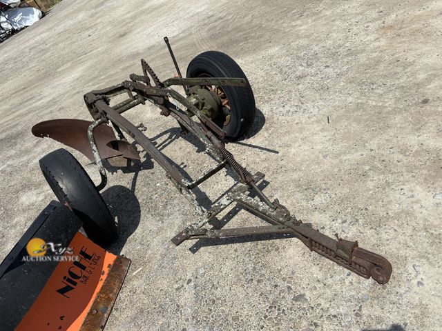 Xyz Auction Service - Lot 83-1072 - John Deere Single Bottom Trailer Plow