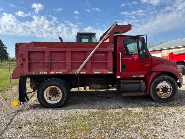 Xyz Auction Service - Lot 83-1028 - 2002 International 4300