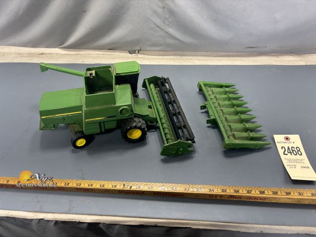 Xyz Auction Service - Lot 83-2468 - John Deere Titan II Combine with ...