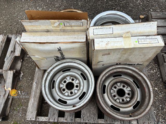 Xyz Auction Service - Lot 83-1009 - 15x8 Rally Rims and Trim Rings